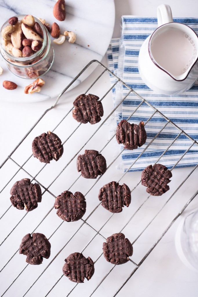 Nut-milk pulp chocolate fudge cookies