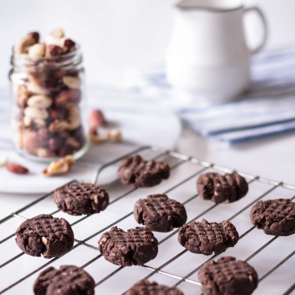 Nut-milk pulp chocolate fudge cookies